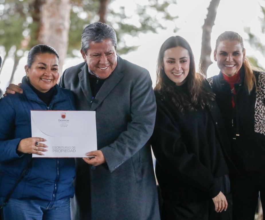 ENTREGA GOBERNADOR ESCRITURAS Y APOYOS DE VIVIENDA EN OJOCALIENTE ...